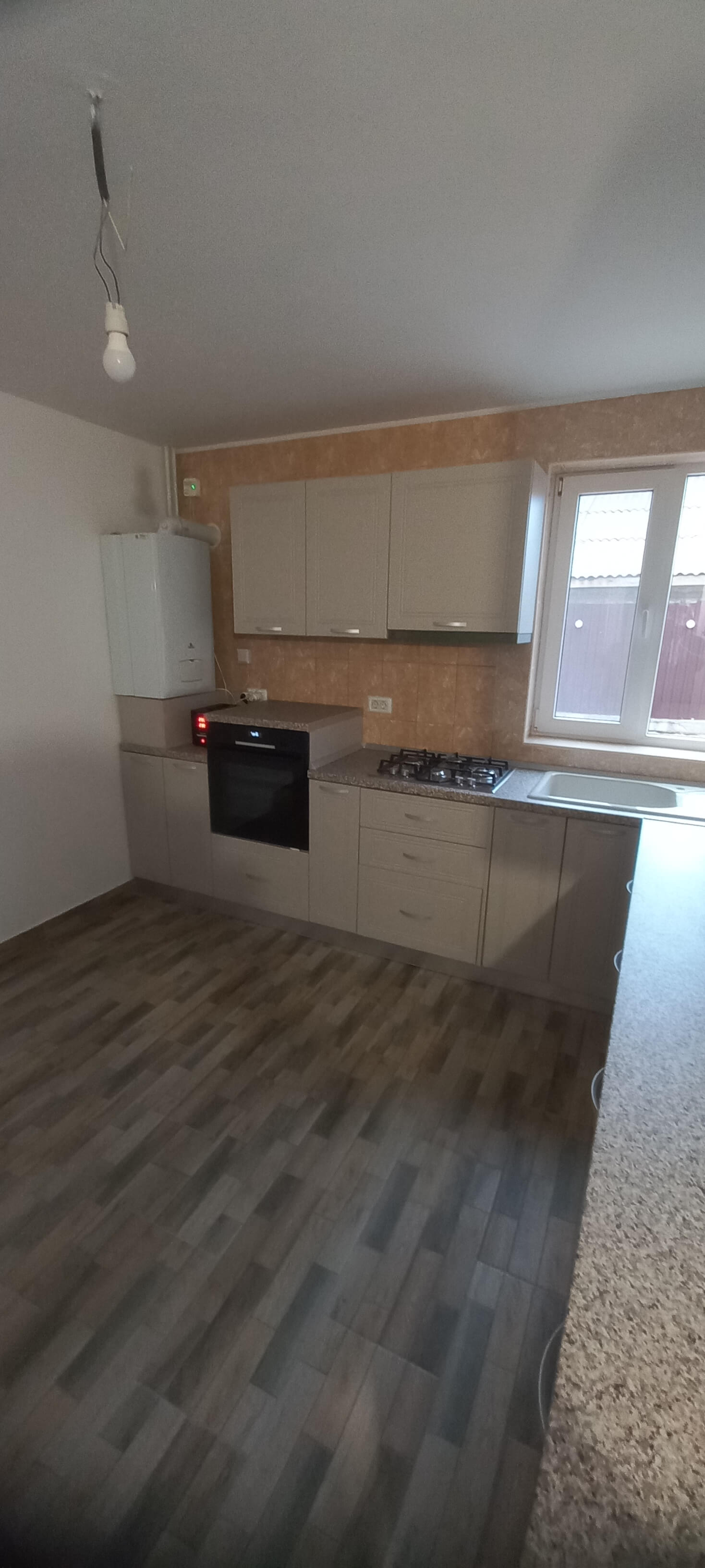 Bucătărie comandă București din Pal Melaminat Alb și usi MDF Vopsit ...