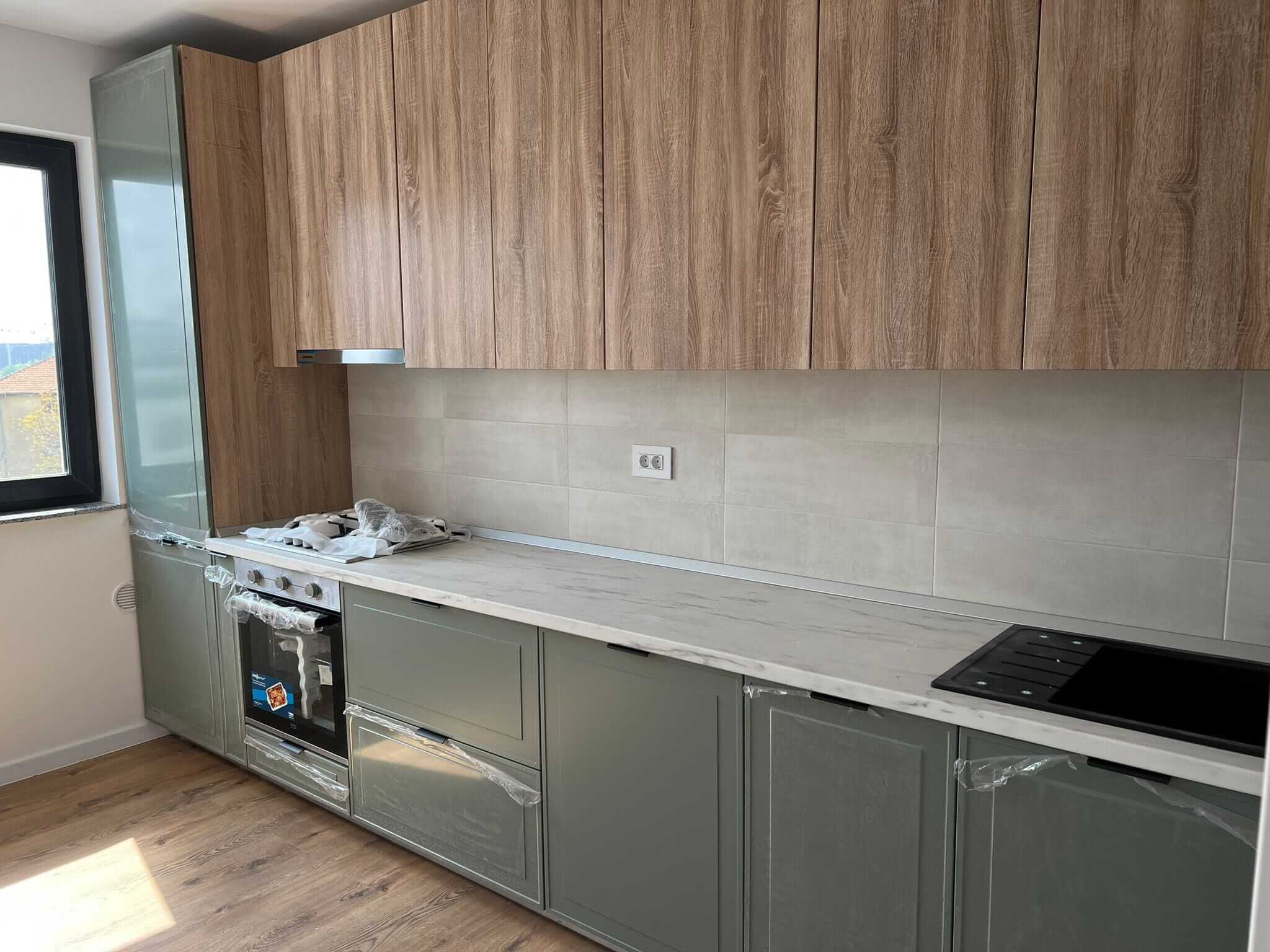 Mobilă bucătărie București din Pal cu uși MDF Vopsit Mat, Blum silențioase