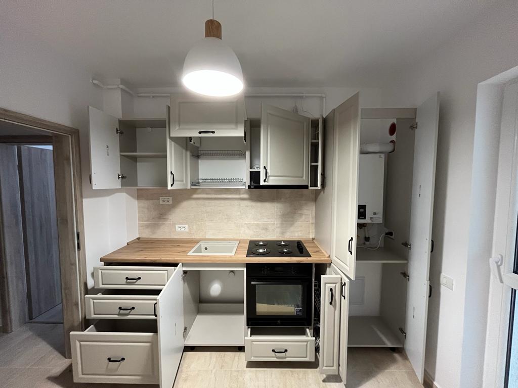 Bucatarie moderna carcase pal si MDF Vopsit Lucios la vedere