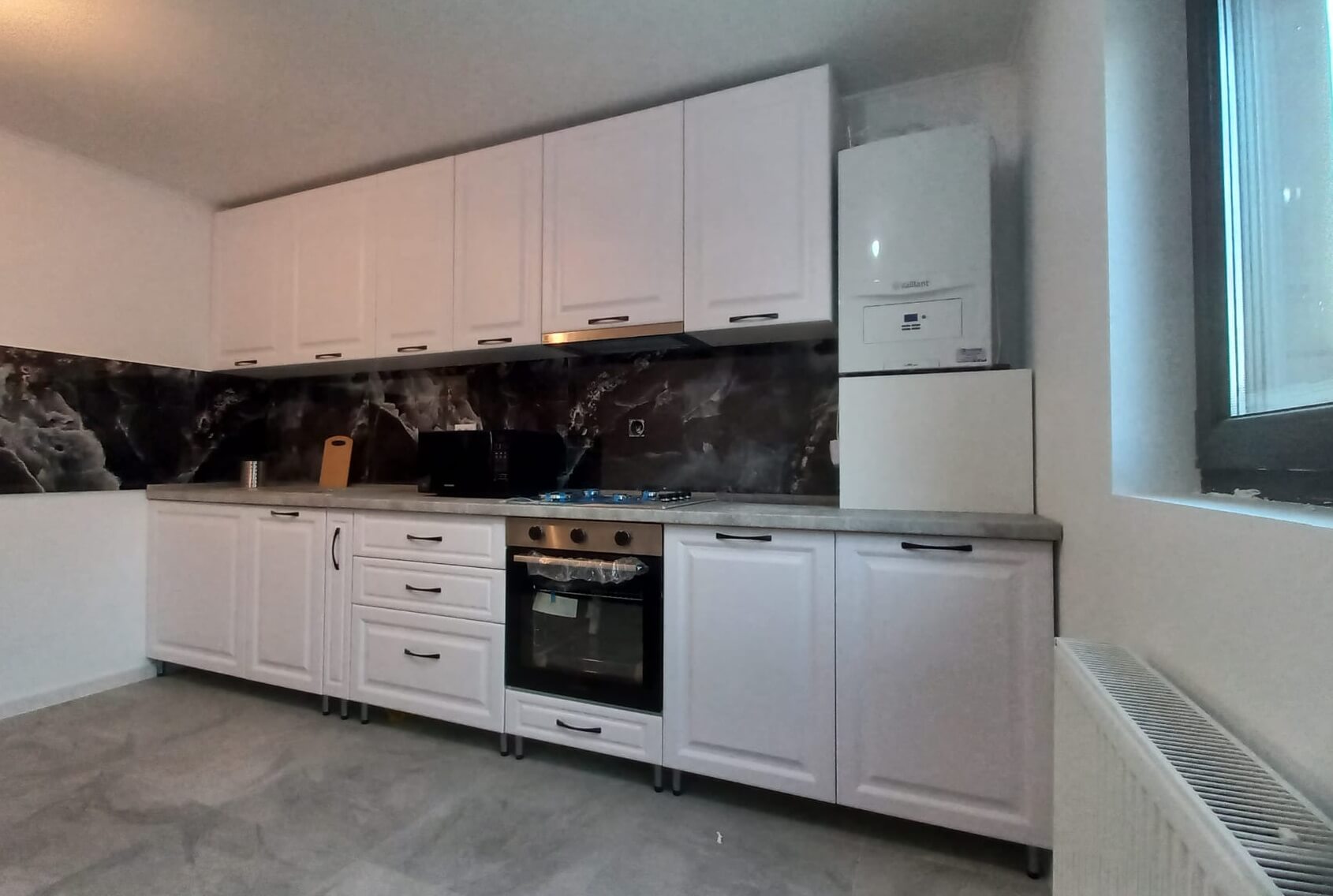 Mobilă bucătărie București din Pal cu uși MDF Vopsit Alb cu frezare ...