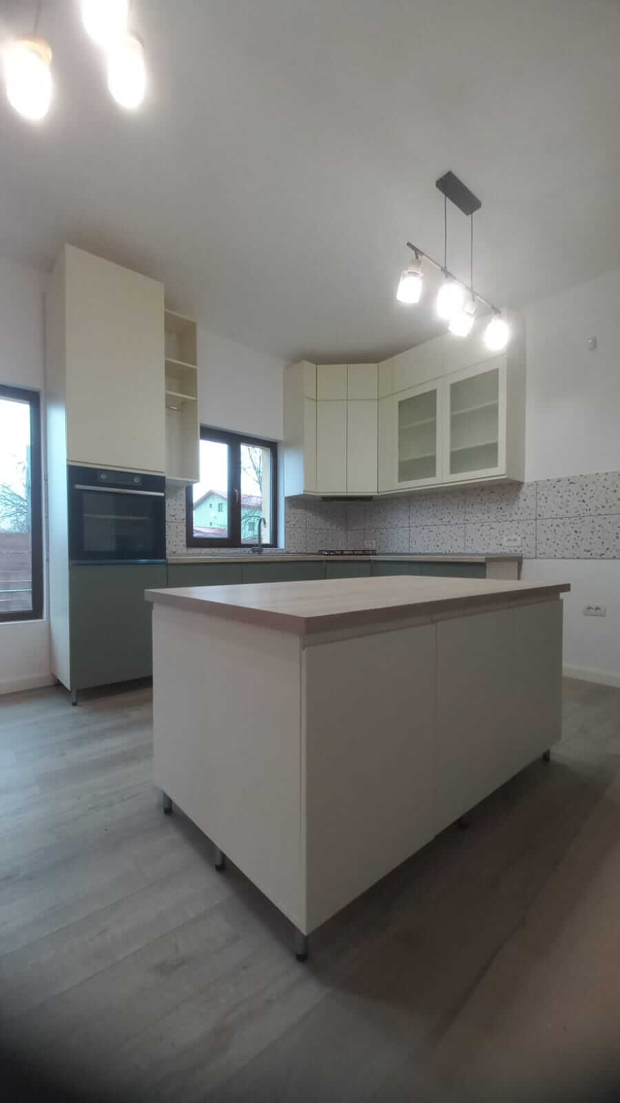 Mobilă bucatarie București carcase pal si MDF Vopsit Lucios la vedere