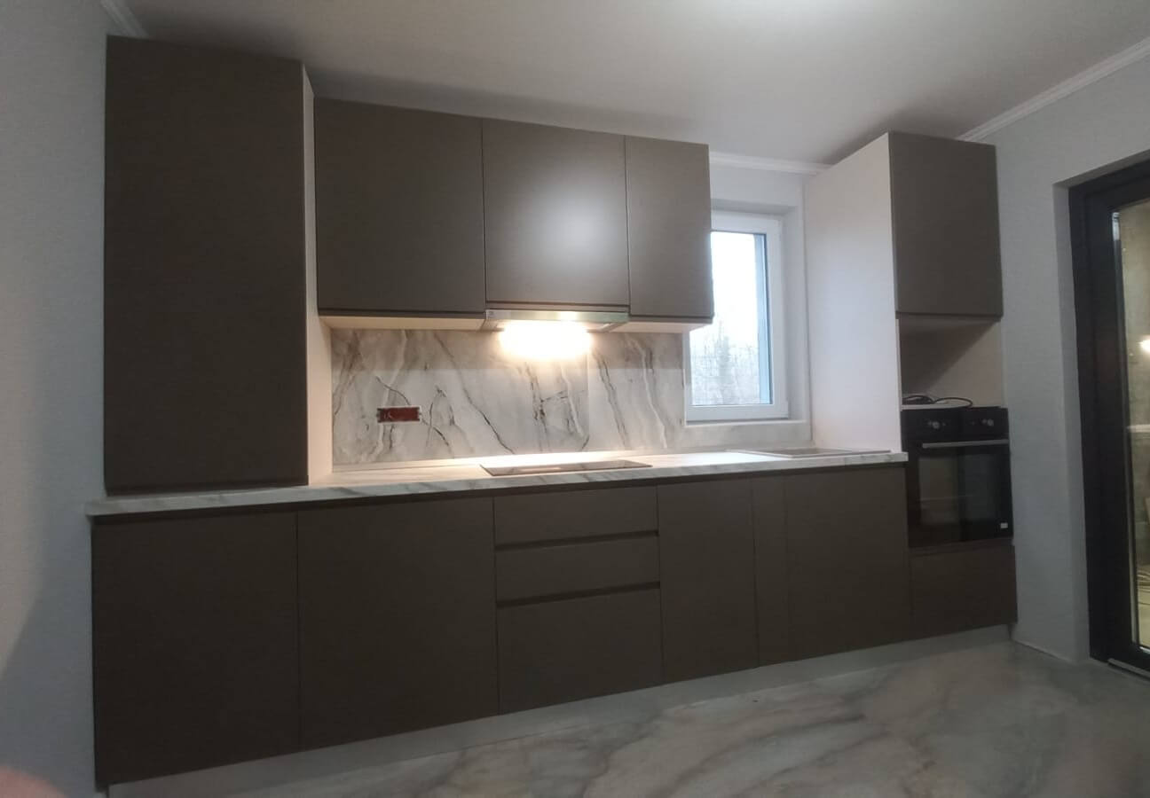 Mobilă bucatarie București carcase pal si MDF Vopsit Lucios la vedere