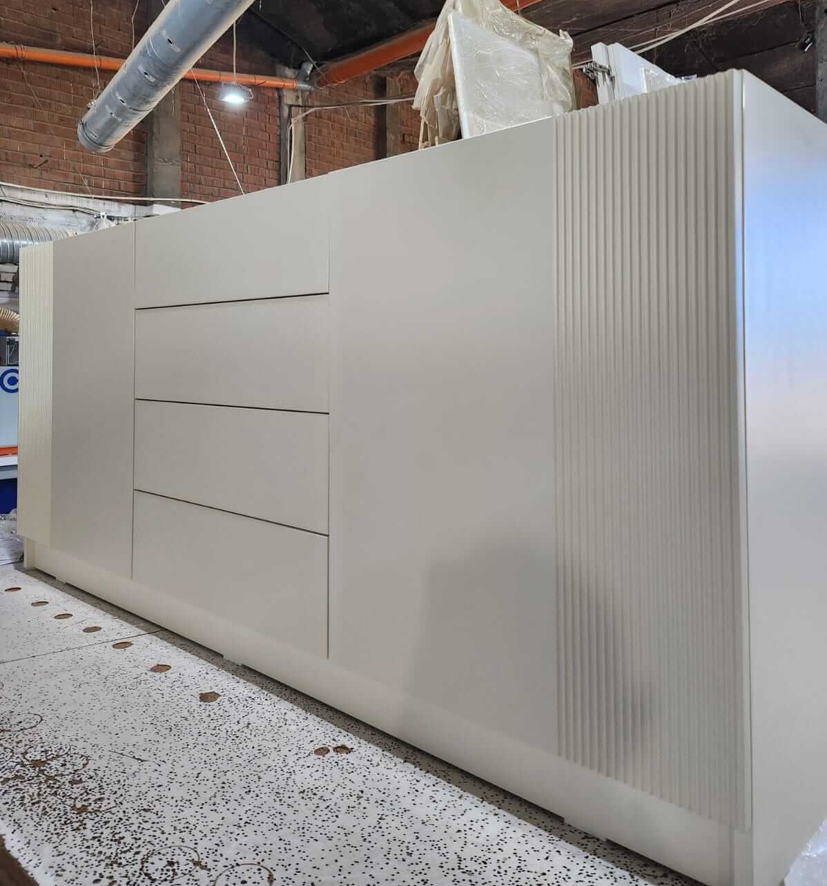 Dormitor comandă București pat dublu, noptiere, dulap 3 uși