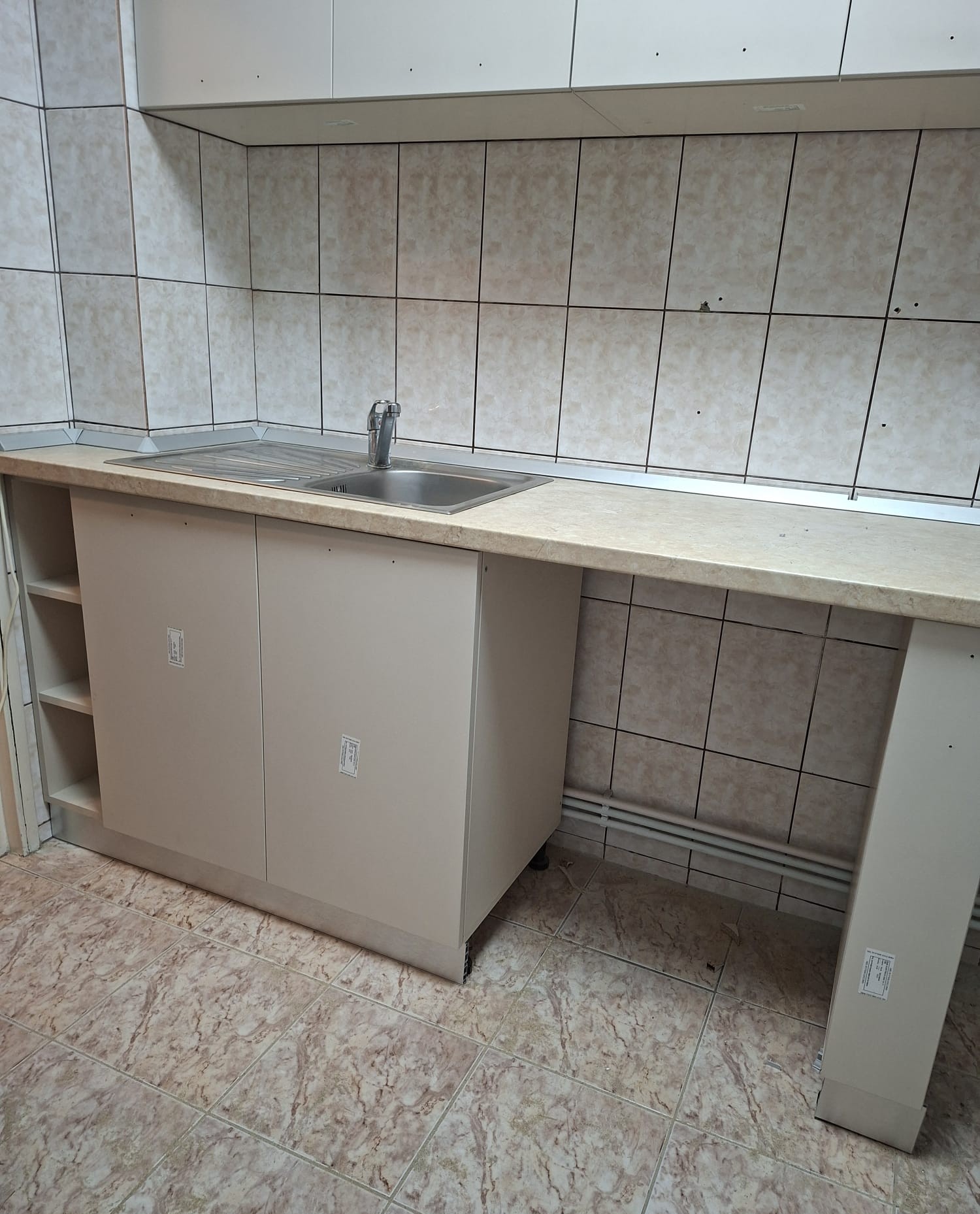 Bucătărie comandă București din Pal Melaminat Alb și usi MDF Vopsit Mat