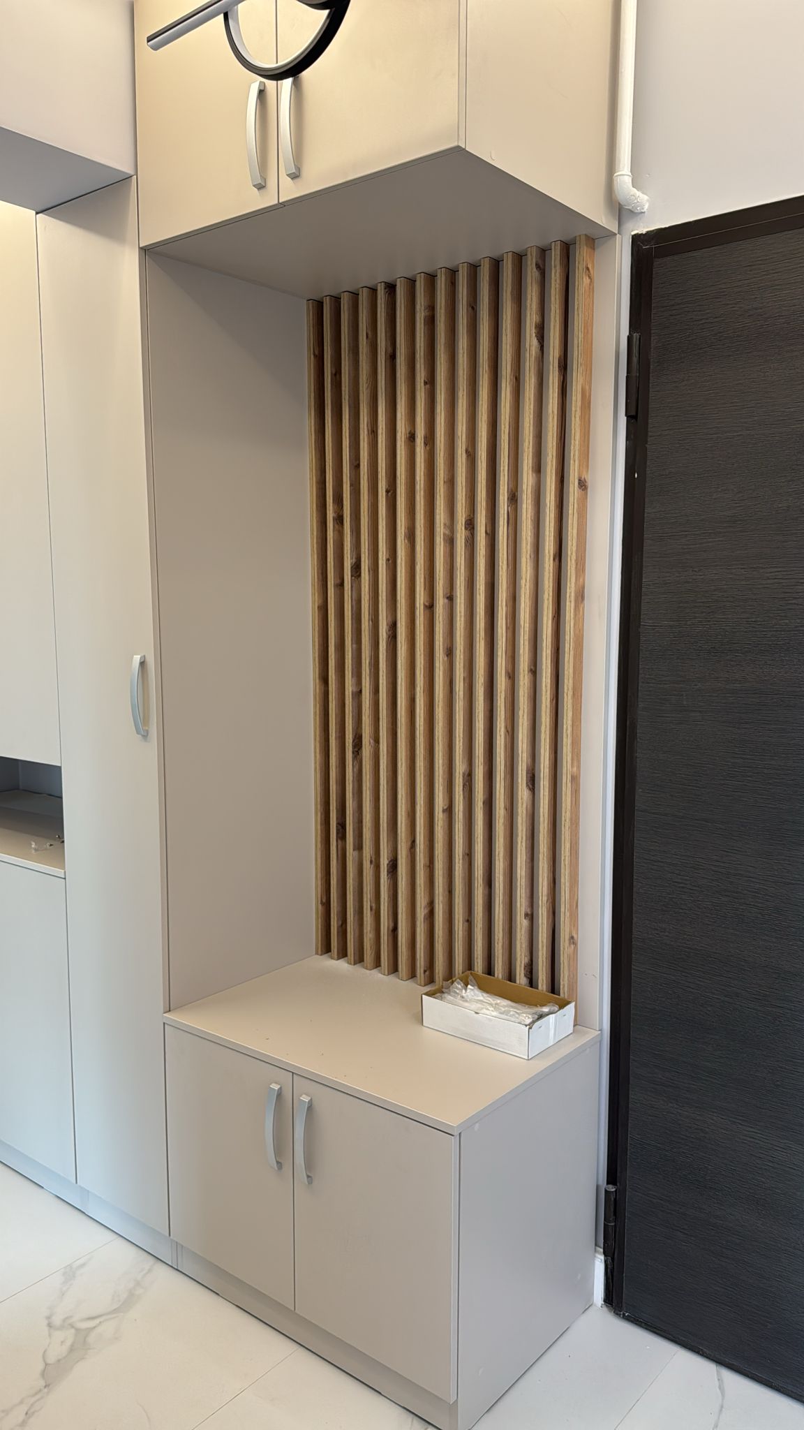 Mobilă hol comandă București Pal cu pantofar, cuiere, dulap depozitare